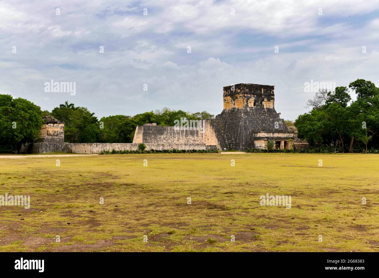 Ball court hoop at chichen itza hi-res stock photography and images - Alamy