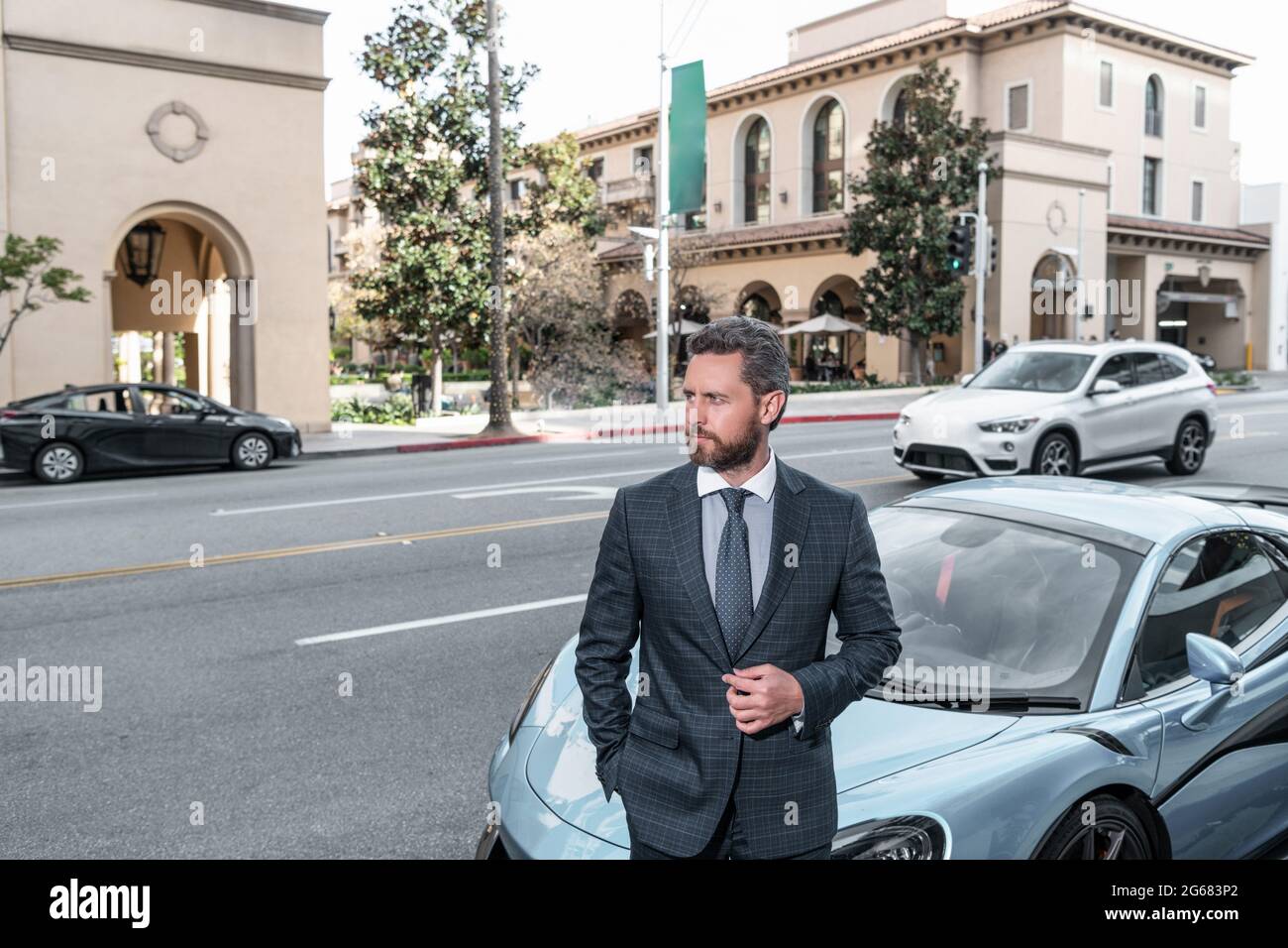 Car business suit hi-res stock photography and images - Alamy