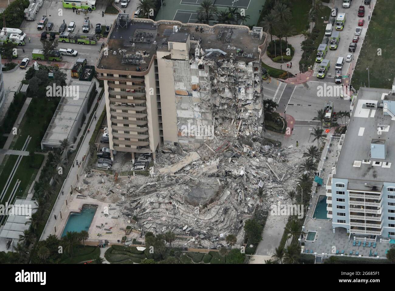 Part of the 12-story oceanfront Champlain Towers South, with more than ...