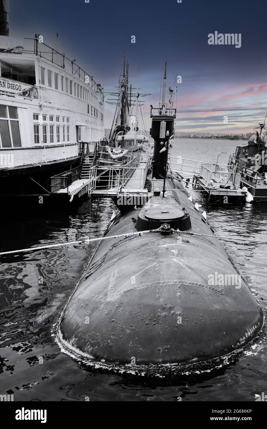 Submarine dolphin hi-res stock photography and images - Alamy