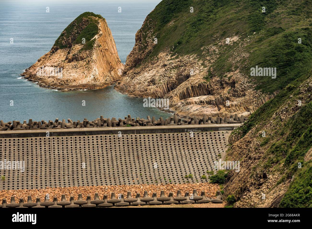Hexagonal rock columns hong kong hi-res stock photography and images ...