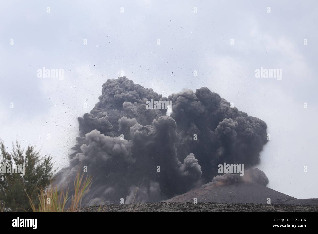 Eruption of Anakkraktau Sunda Strait Indonesia Stock Photo - Alamy
