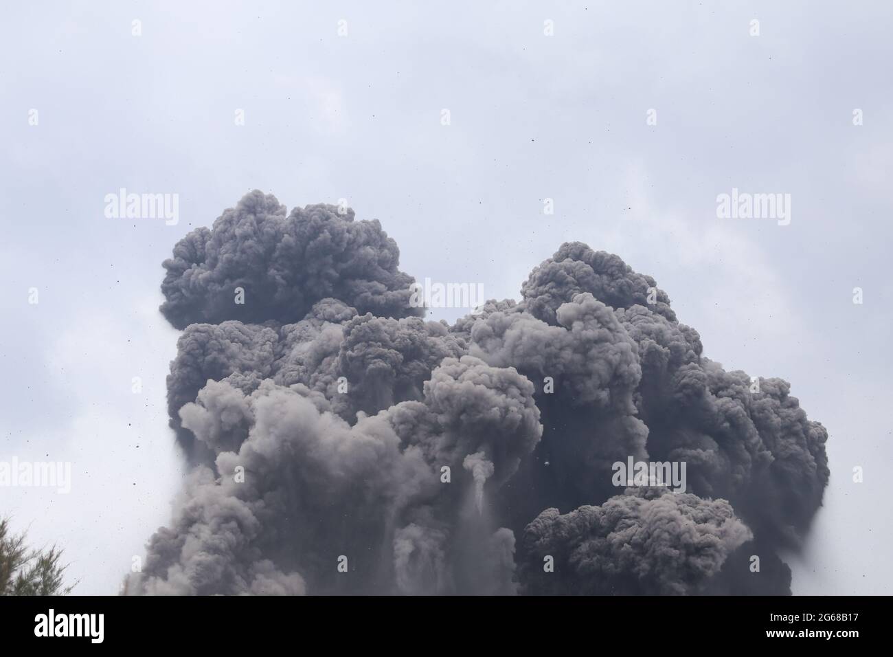 Eruption of Anakkraktau Sunda Strait Indonesia Stock Photo - Alamy