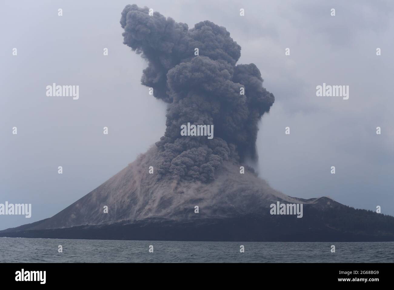 Eruption of Anakkraktau Sunda Strait Indonesia Stock Photo - Alamy