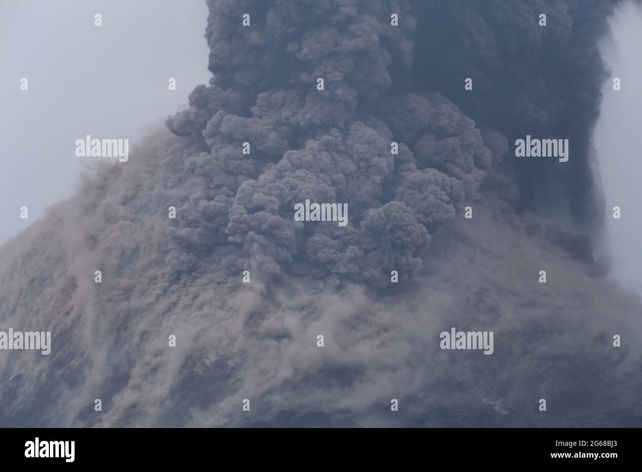Eruption of Anakkraktau Sunda Strait Indonesia Stock Photo - Alamy