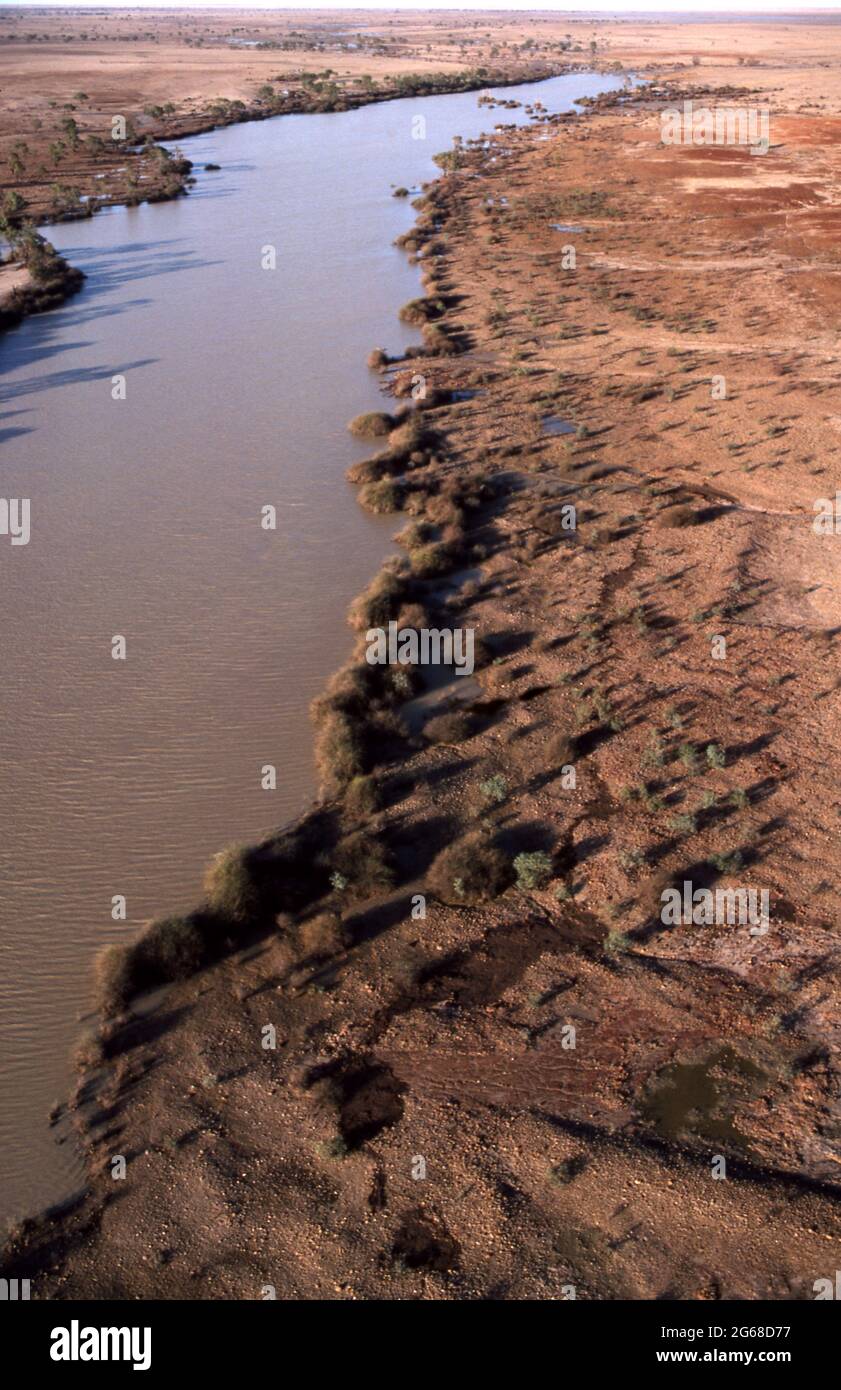 The Simpson Desert is underlain by the Great Artesian Basin, one of the ...