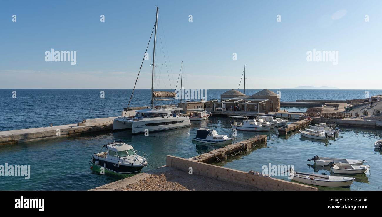 Tiny ships hi-res stock photography and images - Alamy