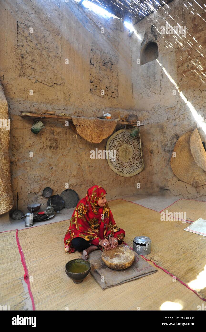 OMAN. HAJAR MOUNTAINS. IN THE OLD VILLAGE OF AL HAMRA, THE MUSEUM OF ...