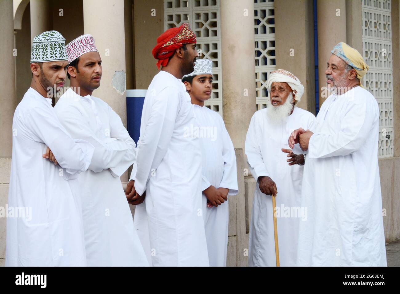 Traditionnal clothes hi-res stock photography and images - Alamy
