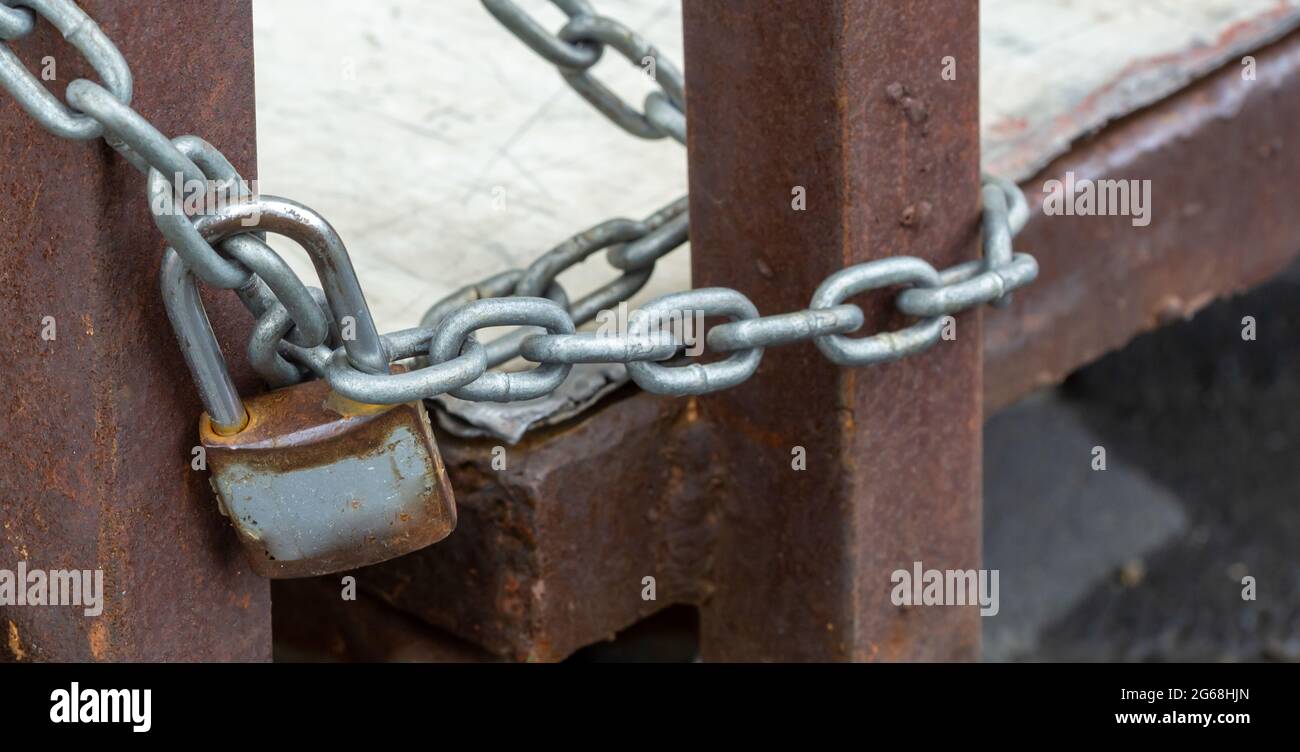 old lock and chain background Stock Photo - Alamy