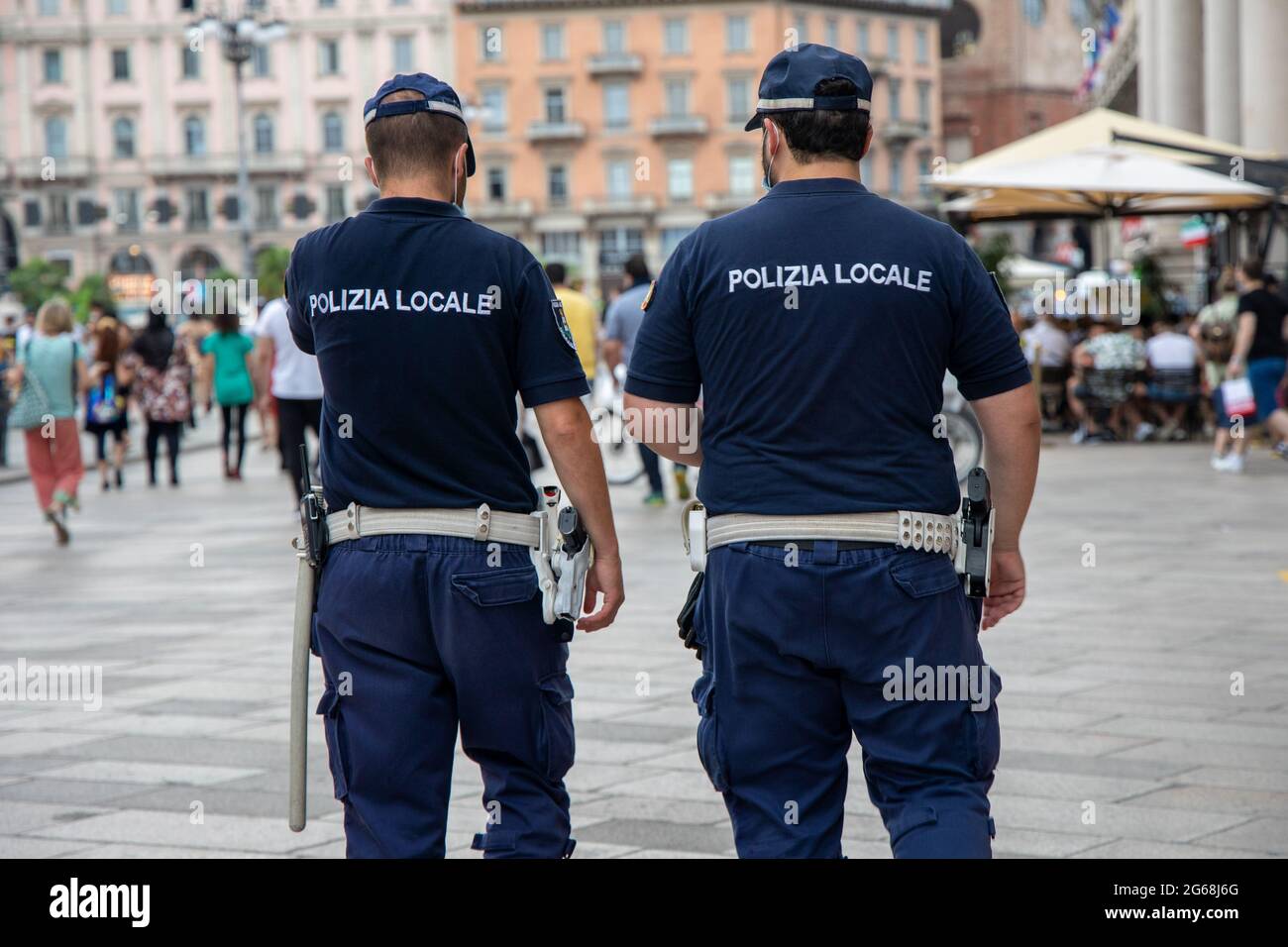 Italian police officer hi-res stock photography and images - Alamy