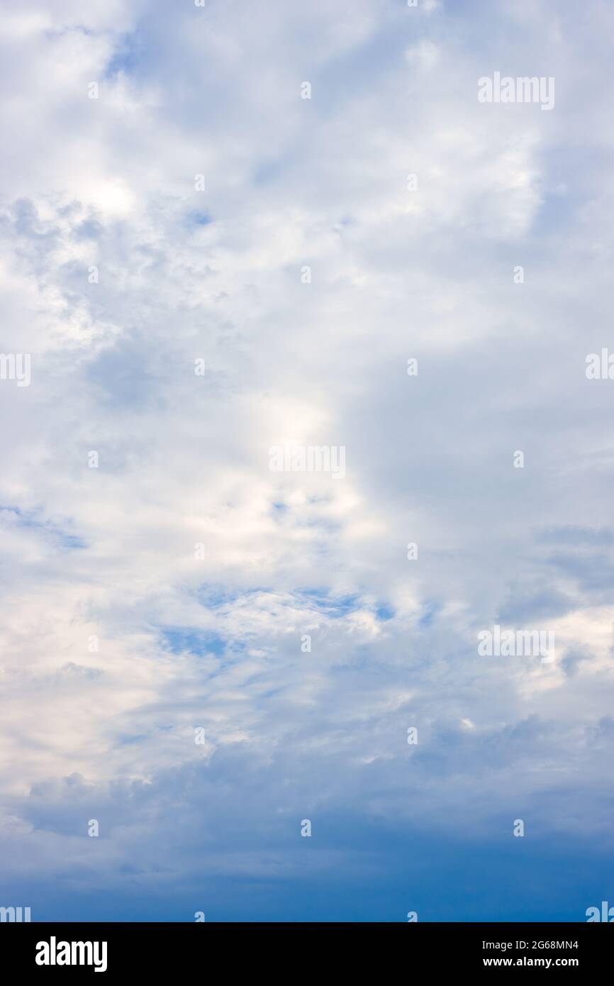 Cloudy sky vertical hi-res stock photography and images - Alamy