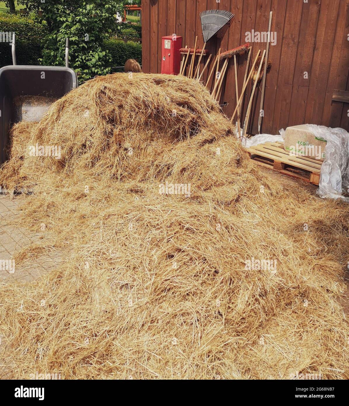 Hay piles hi-res stock photography and images - Alamy