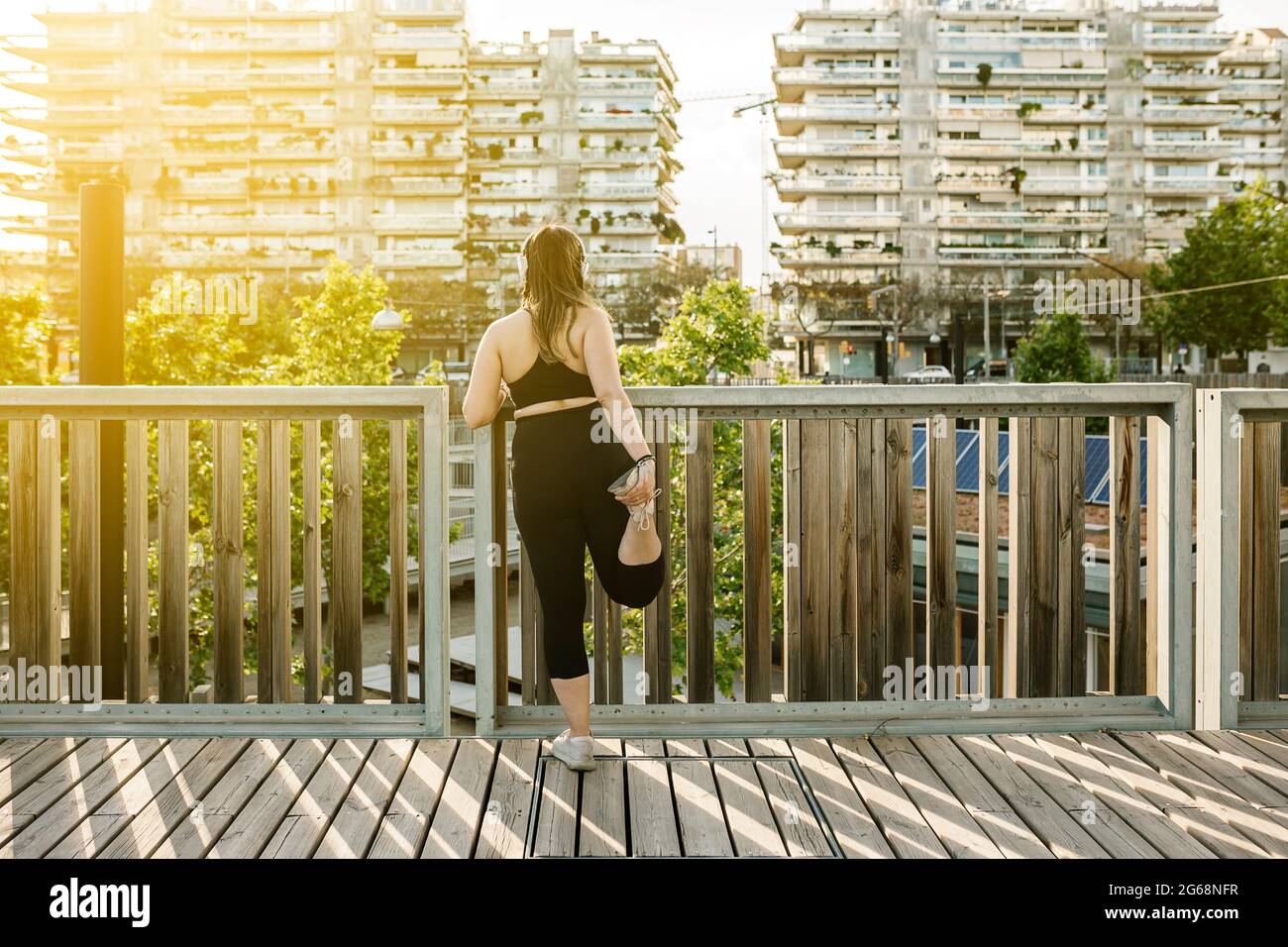 Woman body back curve hi-res stock photography and images - Alamy