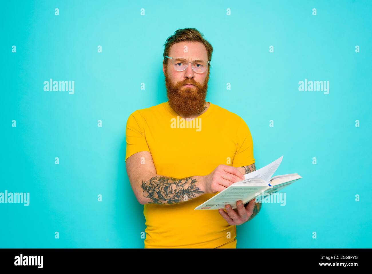 Surprised read hi-res stock photography and images - Alamy