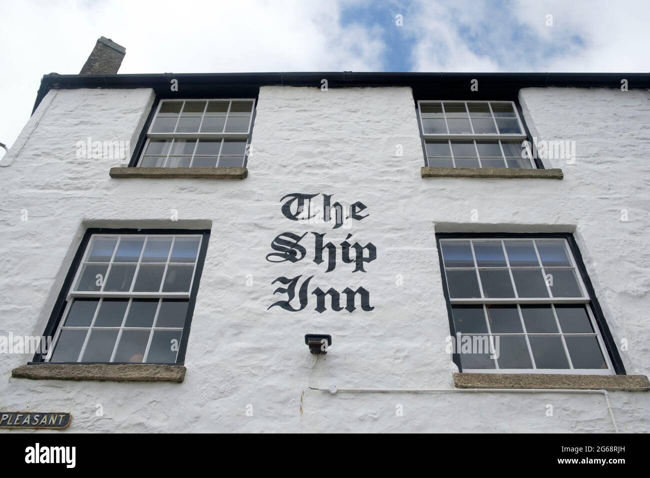 Pub ship inn porthleven cornwall hi-res stock photography and images ...