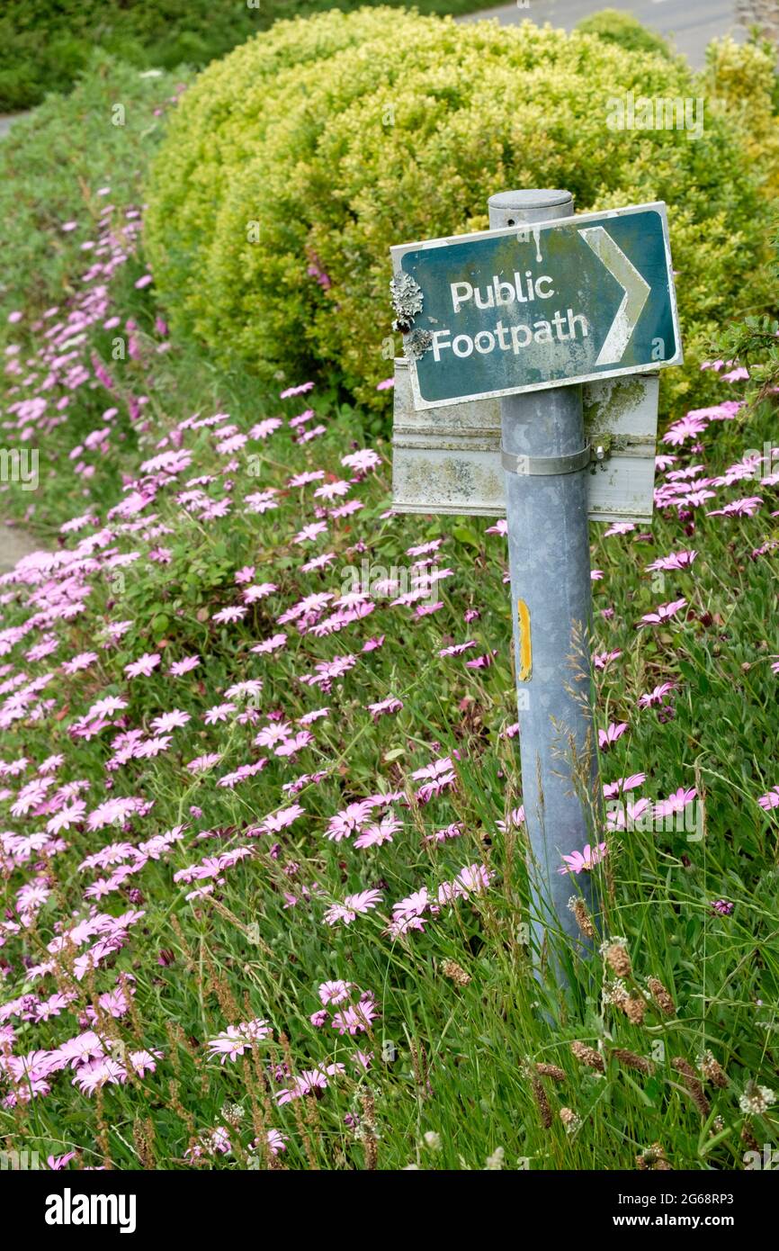 Public Footpath sign near Mullion vilage on the Lizard Peninsula ...