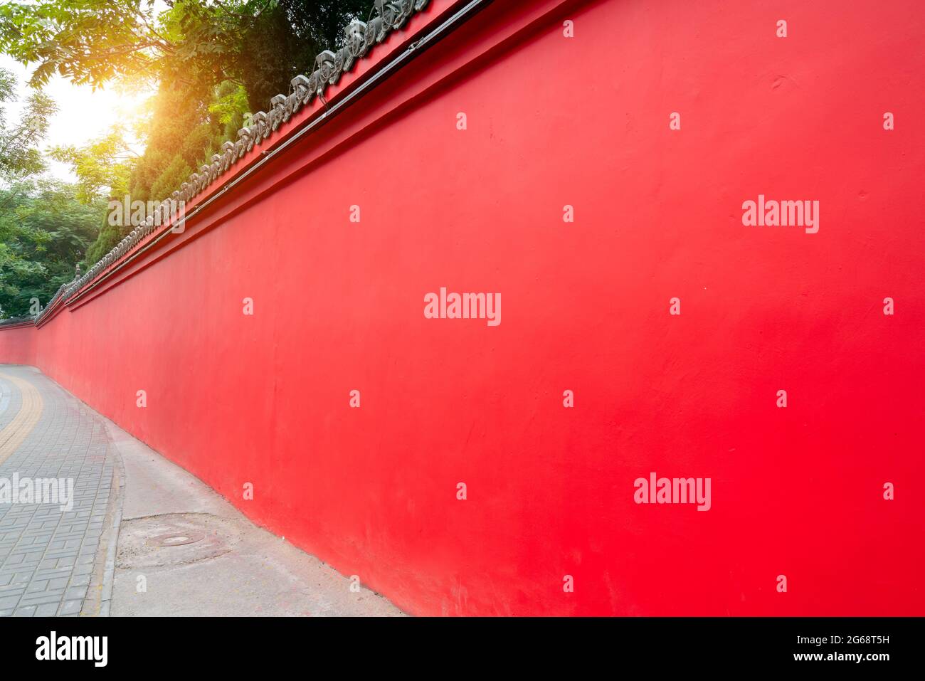 Red courtyard wall of Chinese classical palace Stock Photo - Alamy