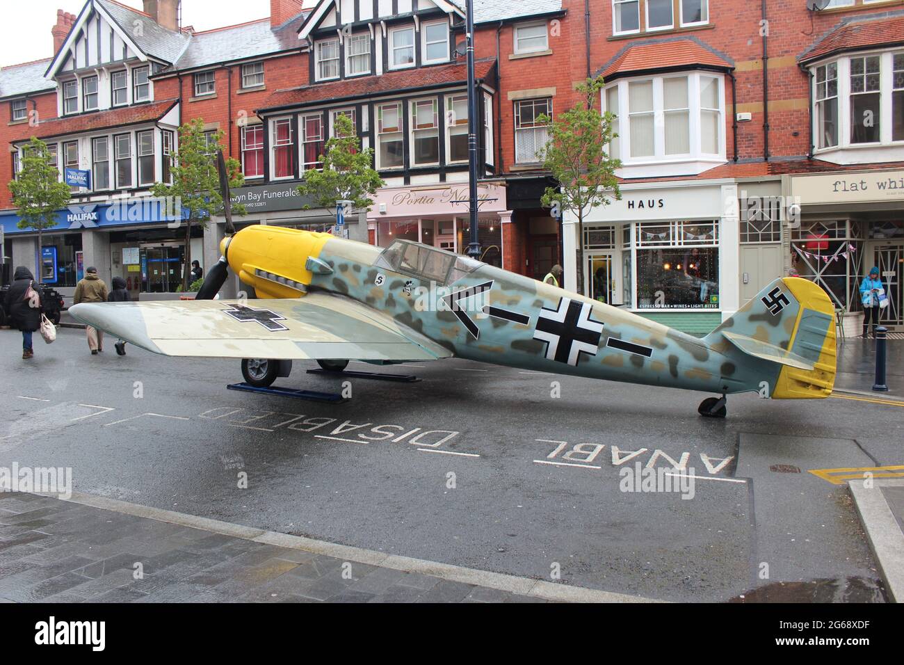 Colwyn Bay rolls back the years for a forties military festival war ...