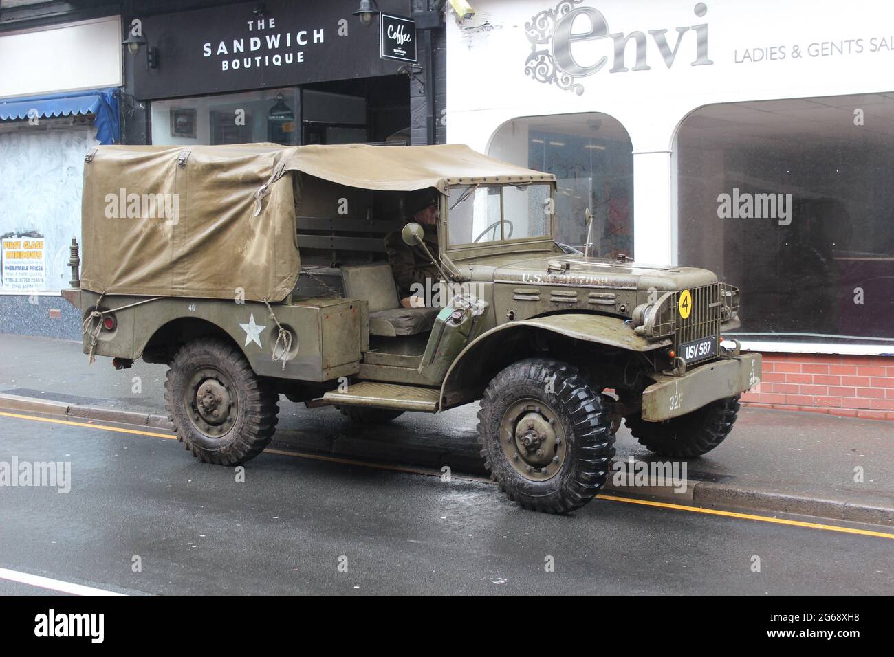 Colwyn Bay rolls back the years for a forties military festival war ...
