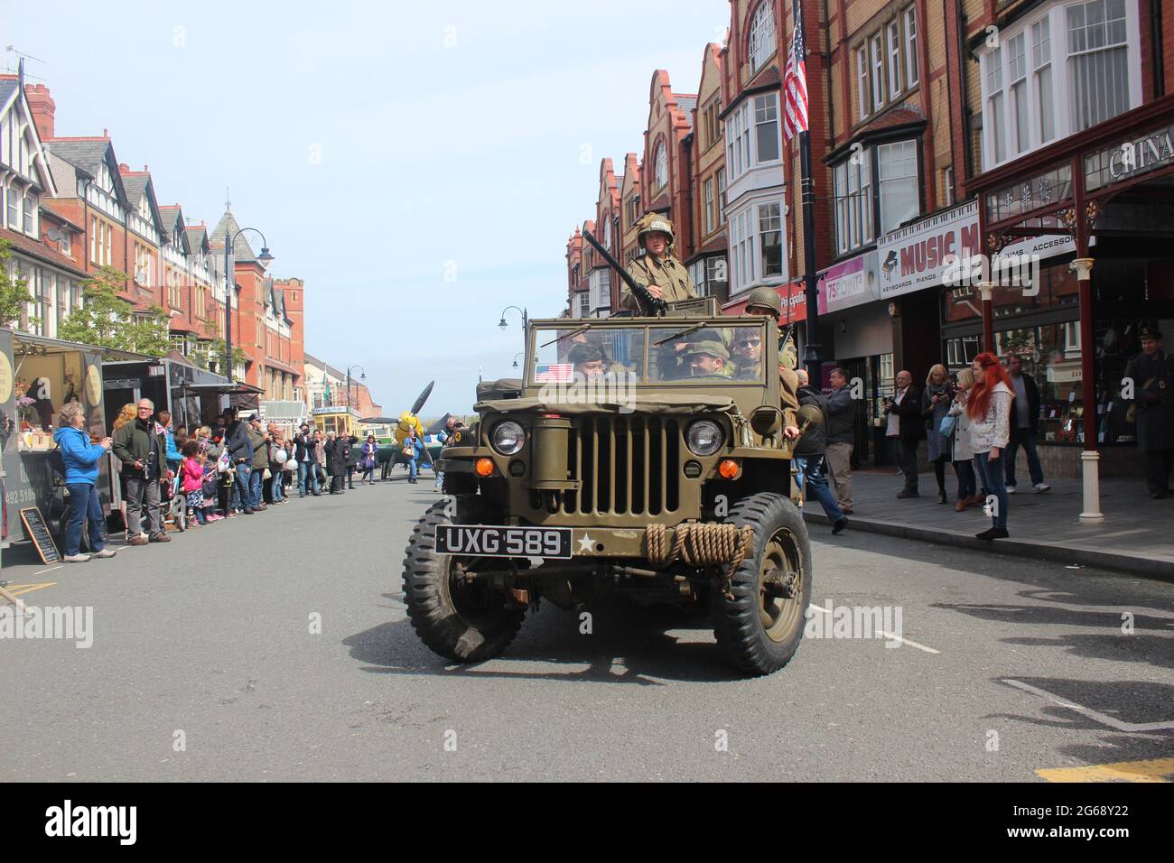 Colwyn Bay rolls back the years for a forties military festival war ...