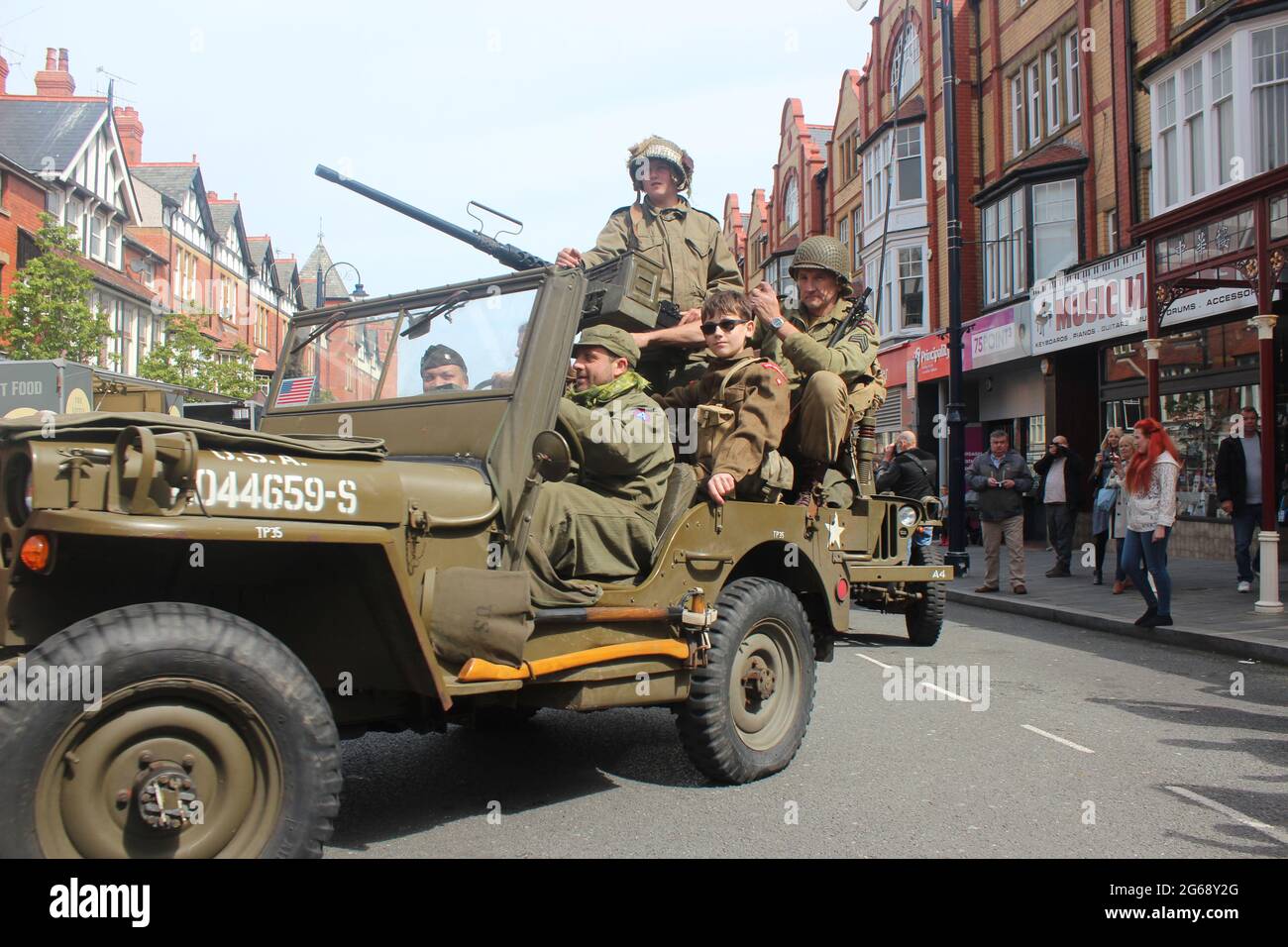Colwyn Bay rolls back the years for a forties military festival war ...
