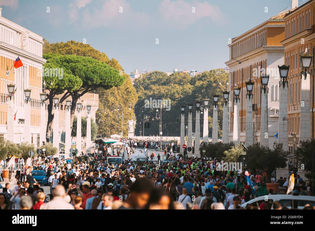 Vatican, Italy. Crowd Of People Tourists In The St. Peter's Square ...