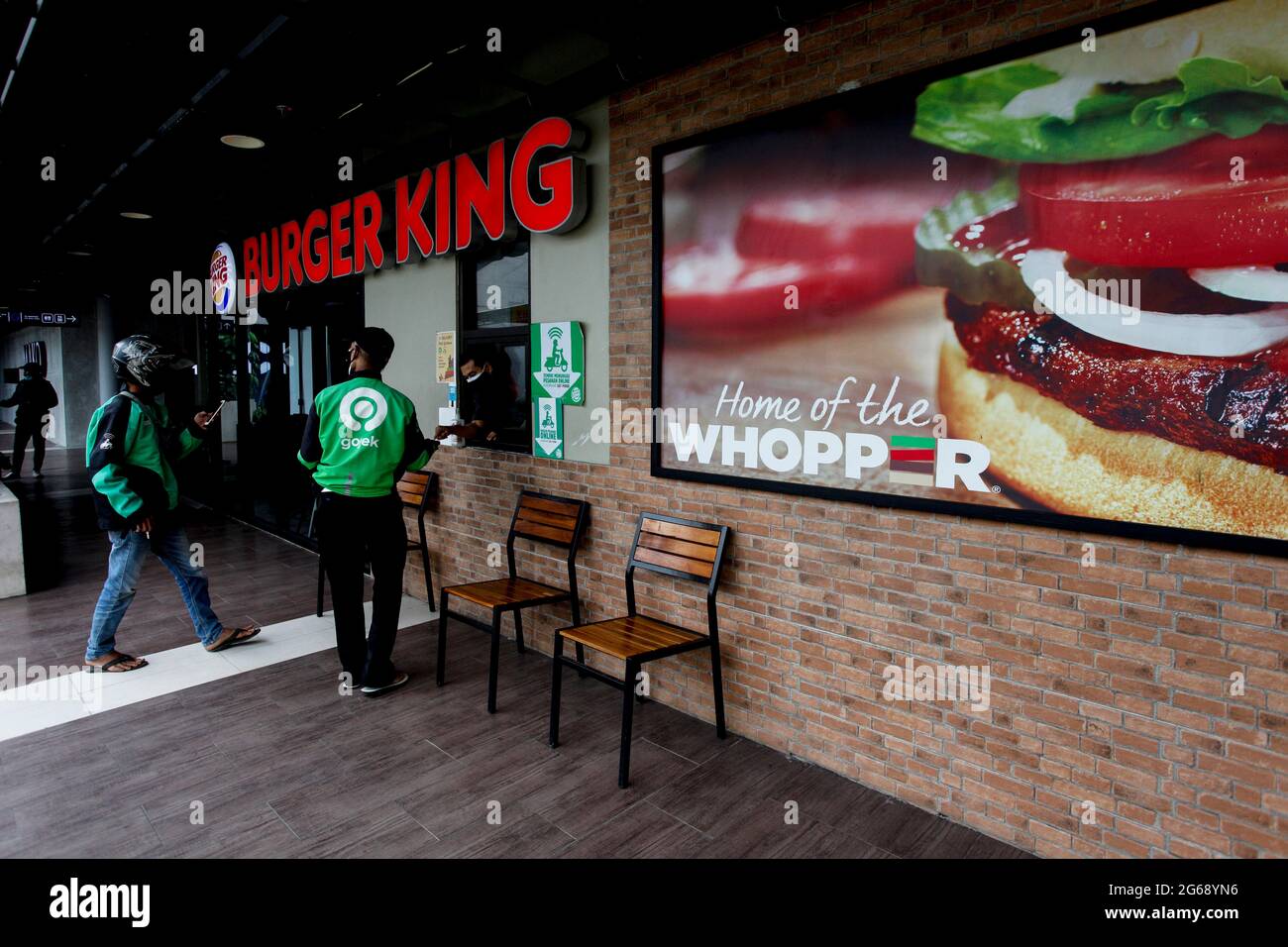 Driver food delivery service Gojek waiting order food for takeaway from ...