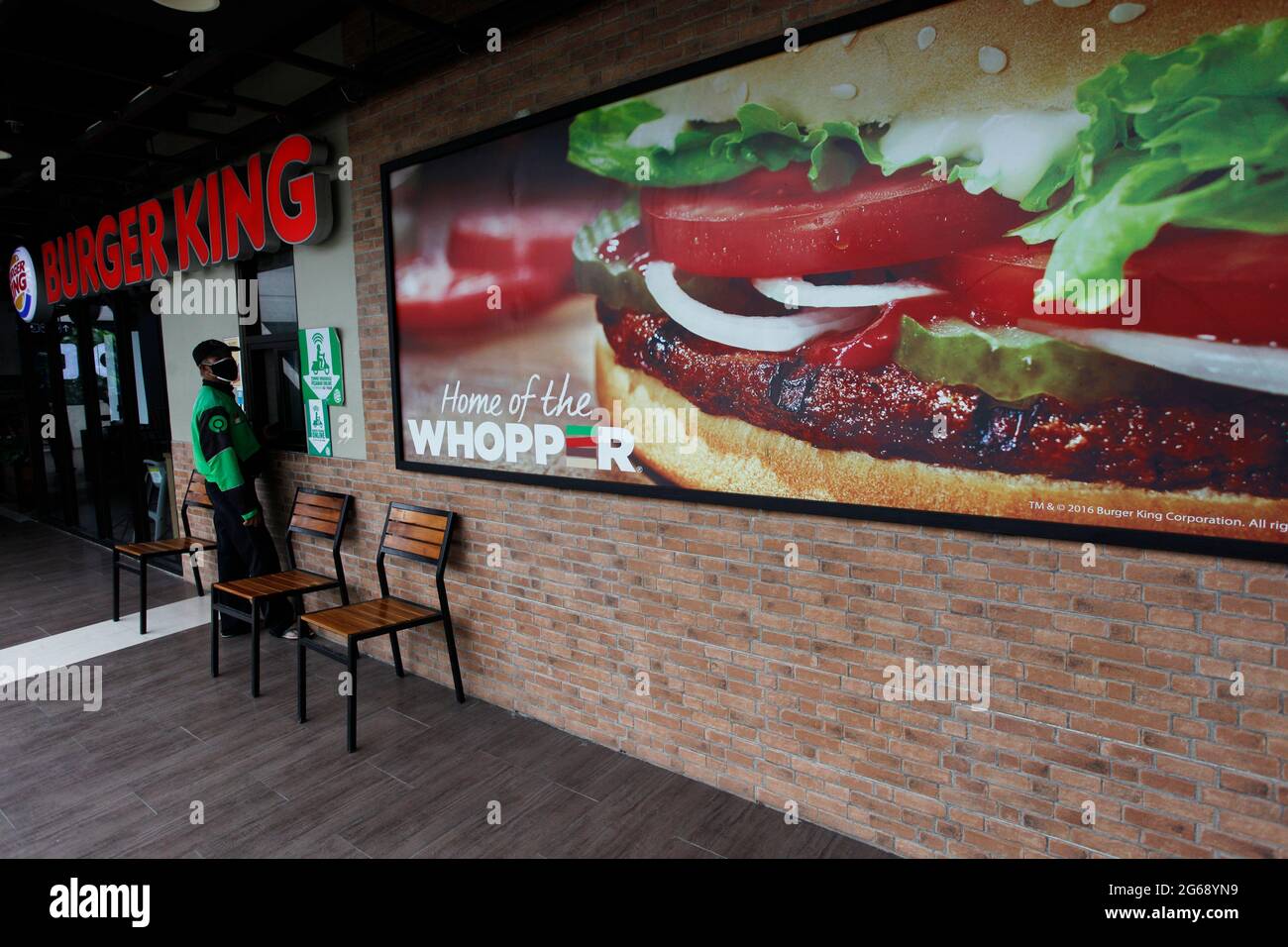 Driver food delivery service Gojek waiting order food for takeaway from ...