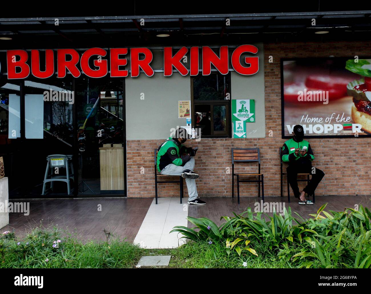 Driver food delivery service Gojek waiting order food for takeaway from ...