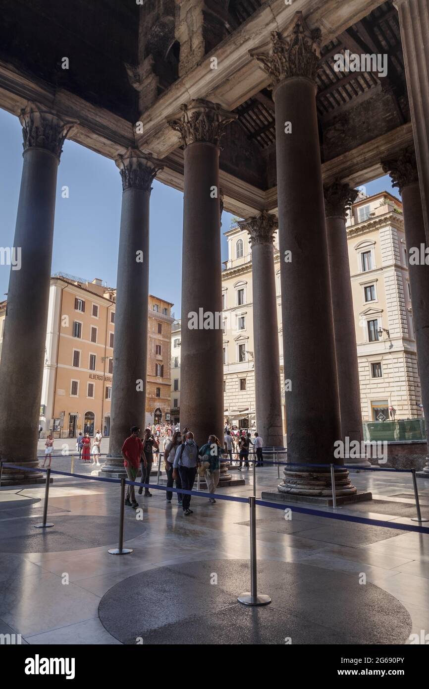 Low angle view of columns the Pantheon entrance, Rome Stock Photo - Alamy
