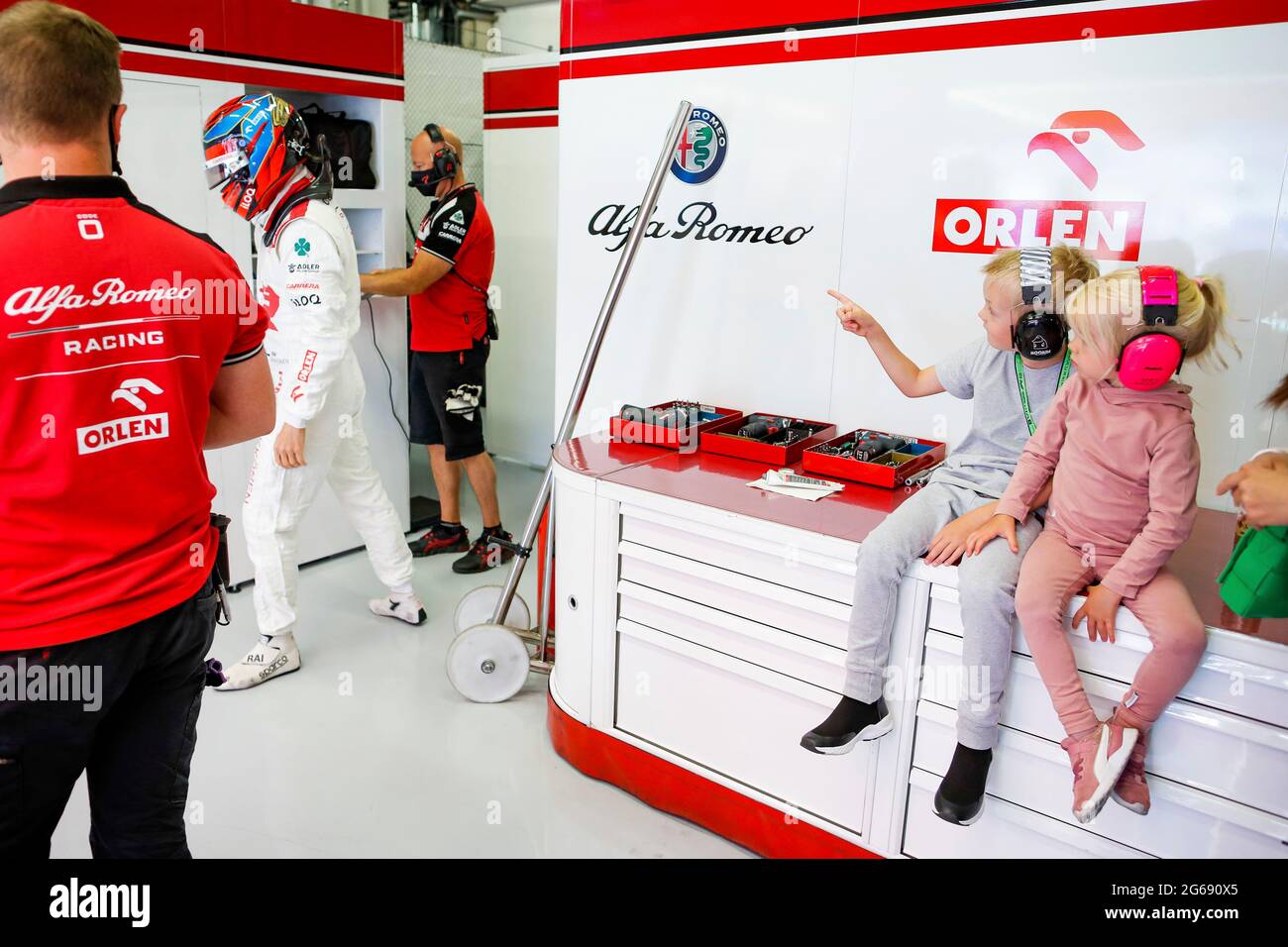 # 7 Kimi Raikkonen (FIN, Alfa Romeo Racing ORLEN) with his kids Robin ...