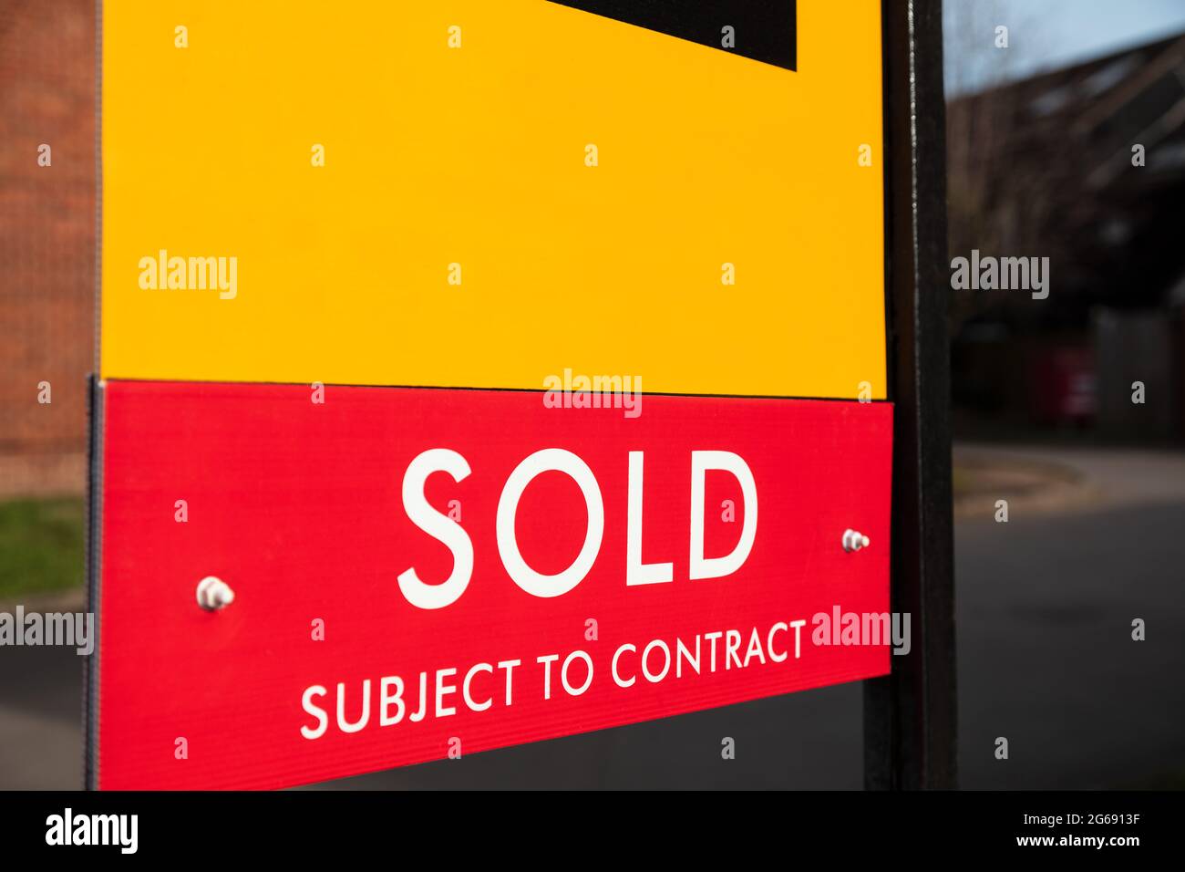Real estate agent sign hi-res stock photography and images - Alamy