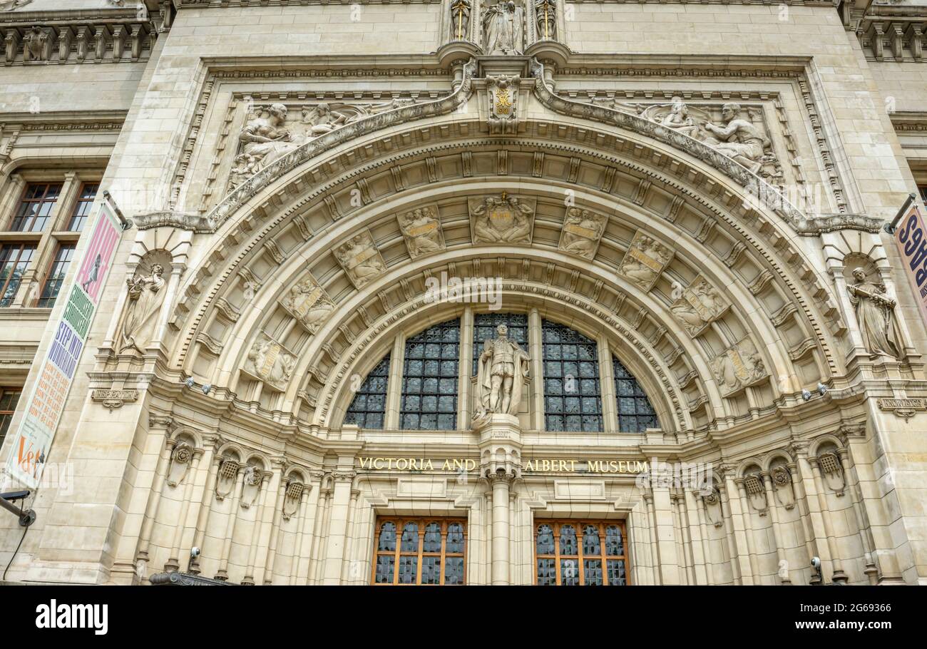 Architecture building entrance outside external history culture england ...