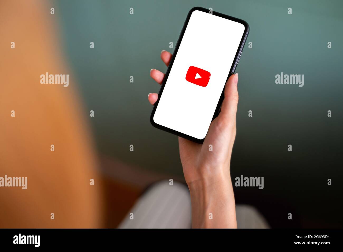 Youtube logo screen hi-res stock photography and images - Alamy