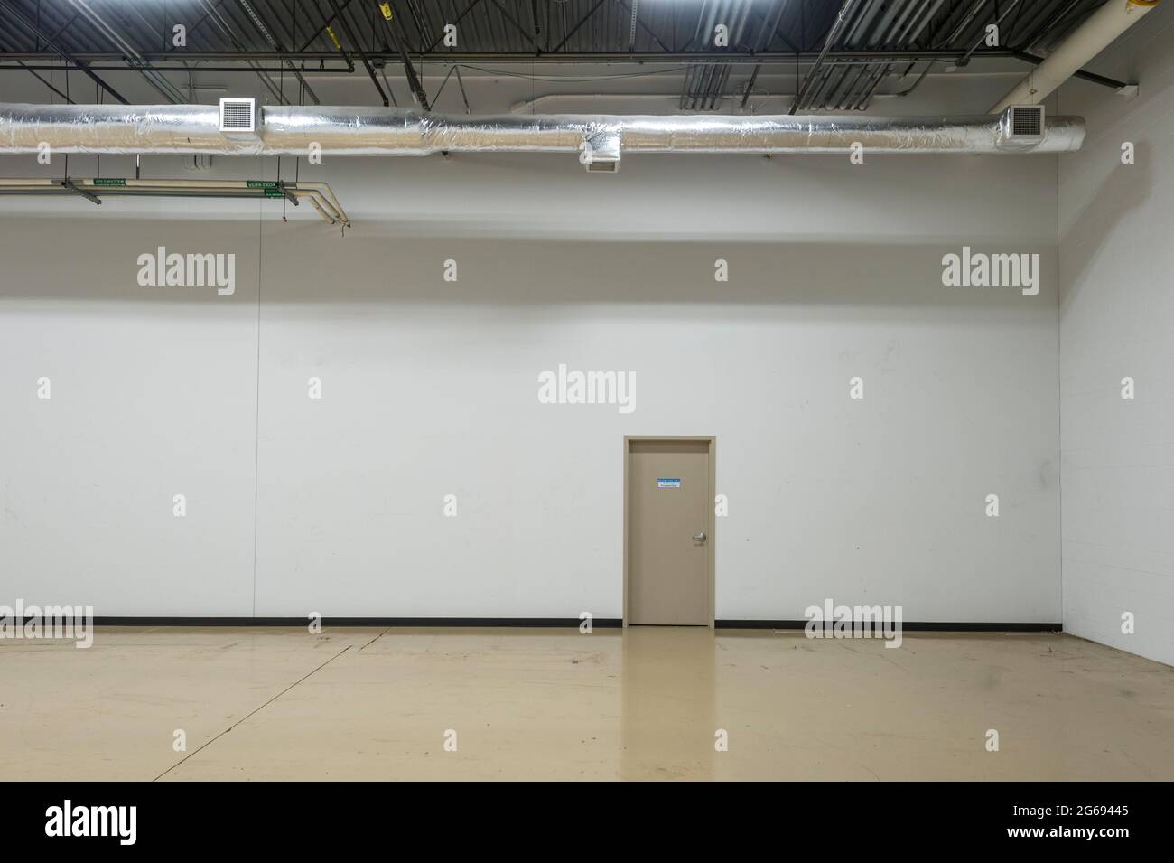 Inside warehouse hi-res stock photography and images - Alamy