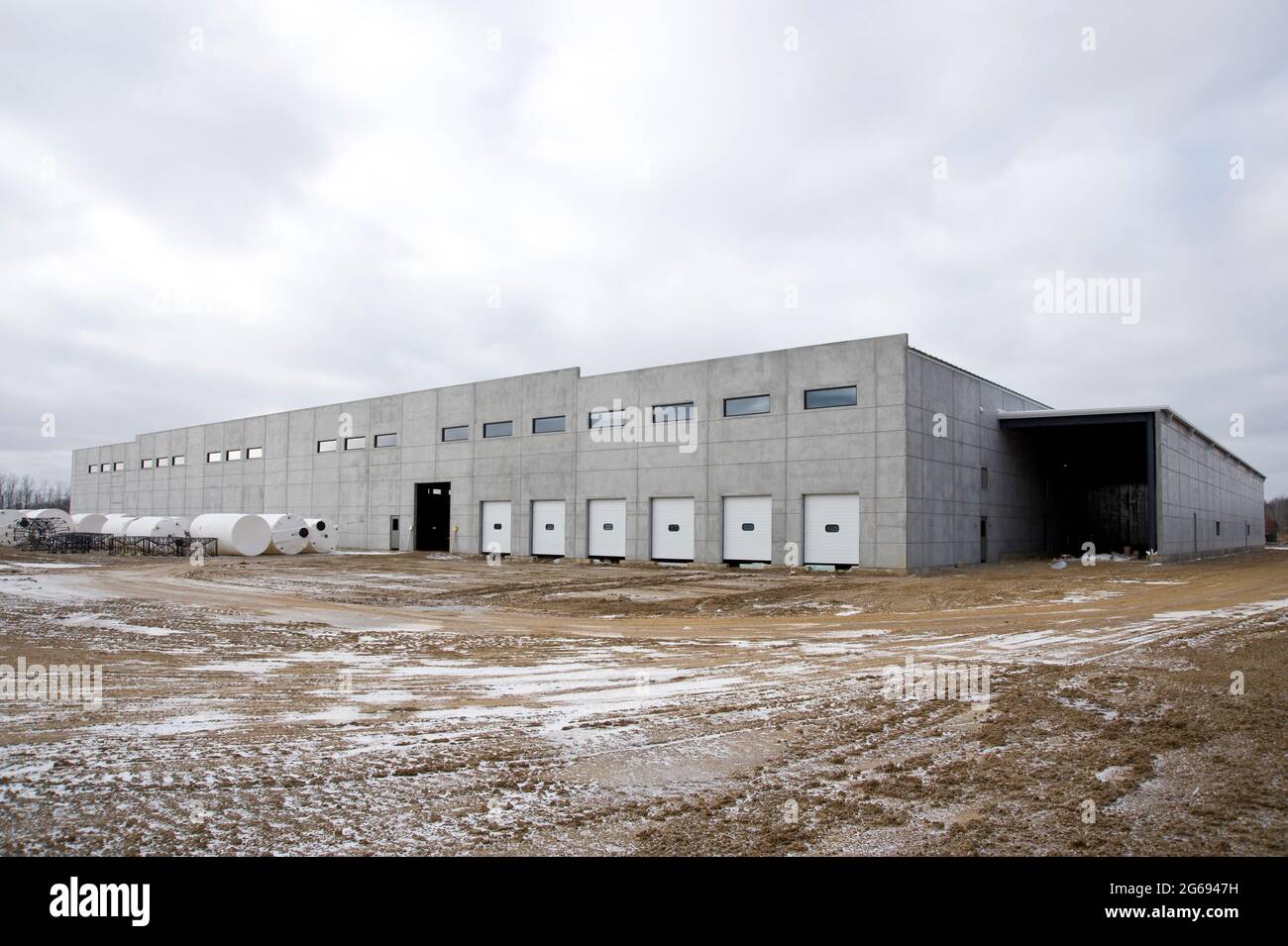 Exterior new commercial warehouse hi-res stock photography and images ...