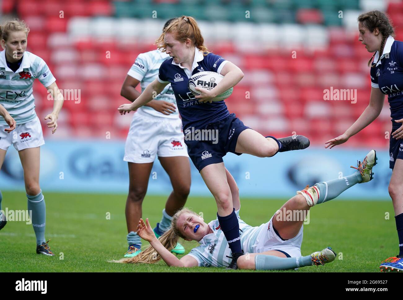 Cambridge's Hetta Friend (bottom) and Oxford's Maddie Hindson in action ...