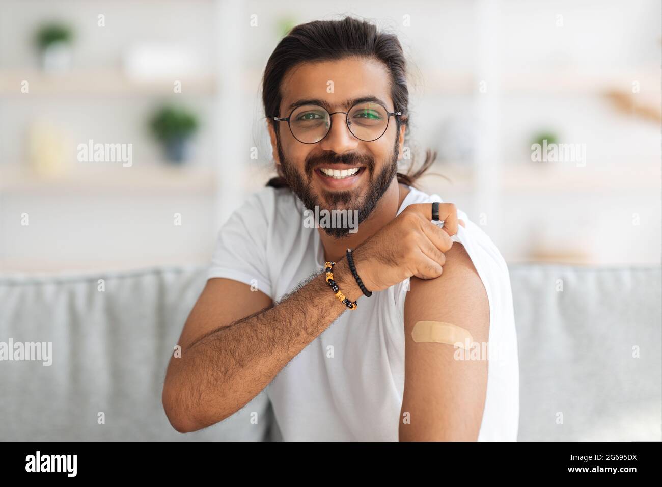 Arm young indian man hi-res stock photography and images - Alamy