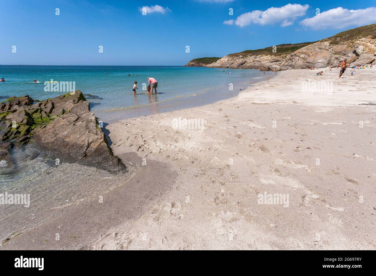 FRANCE. BRITANY. FINISTERE (29) PLOUARZEL, TREZIEN BEACH Stock Photo ...