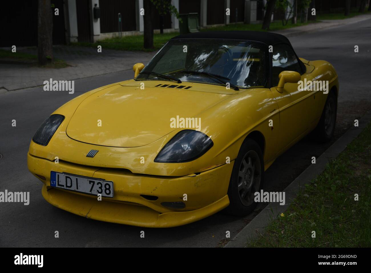 Yellow fiat barchetta hi-res stock photography and images - Alamy