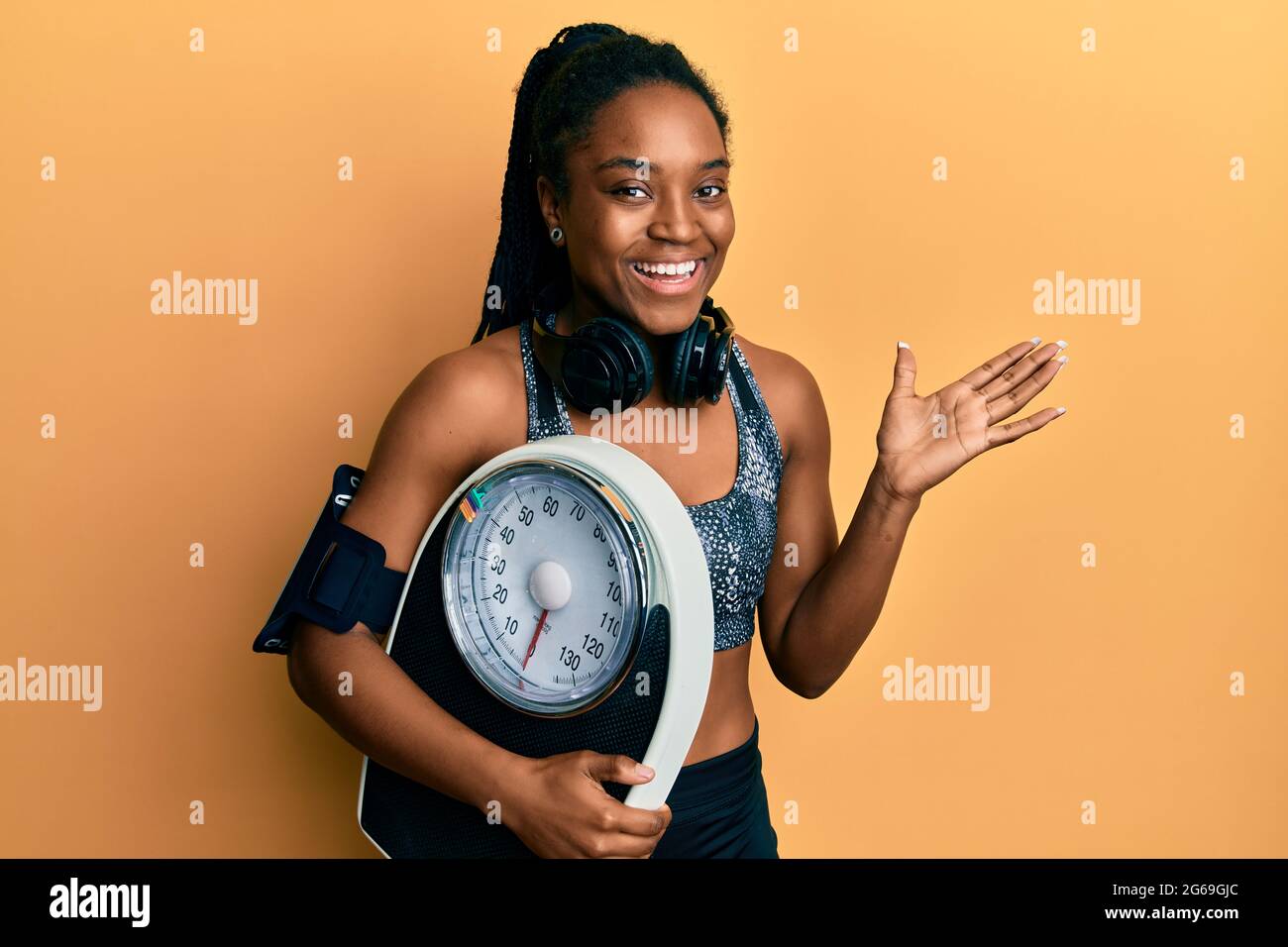 African american woman with braided hair wearing sportswear holding ...