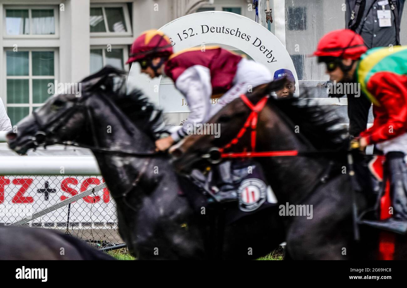 Hamburg, Germany. 04th July, 2021. Horse racing: Gallop, 152nd German ...