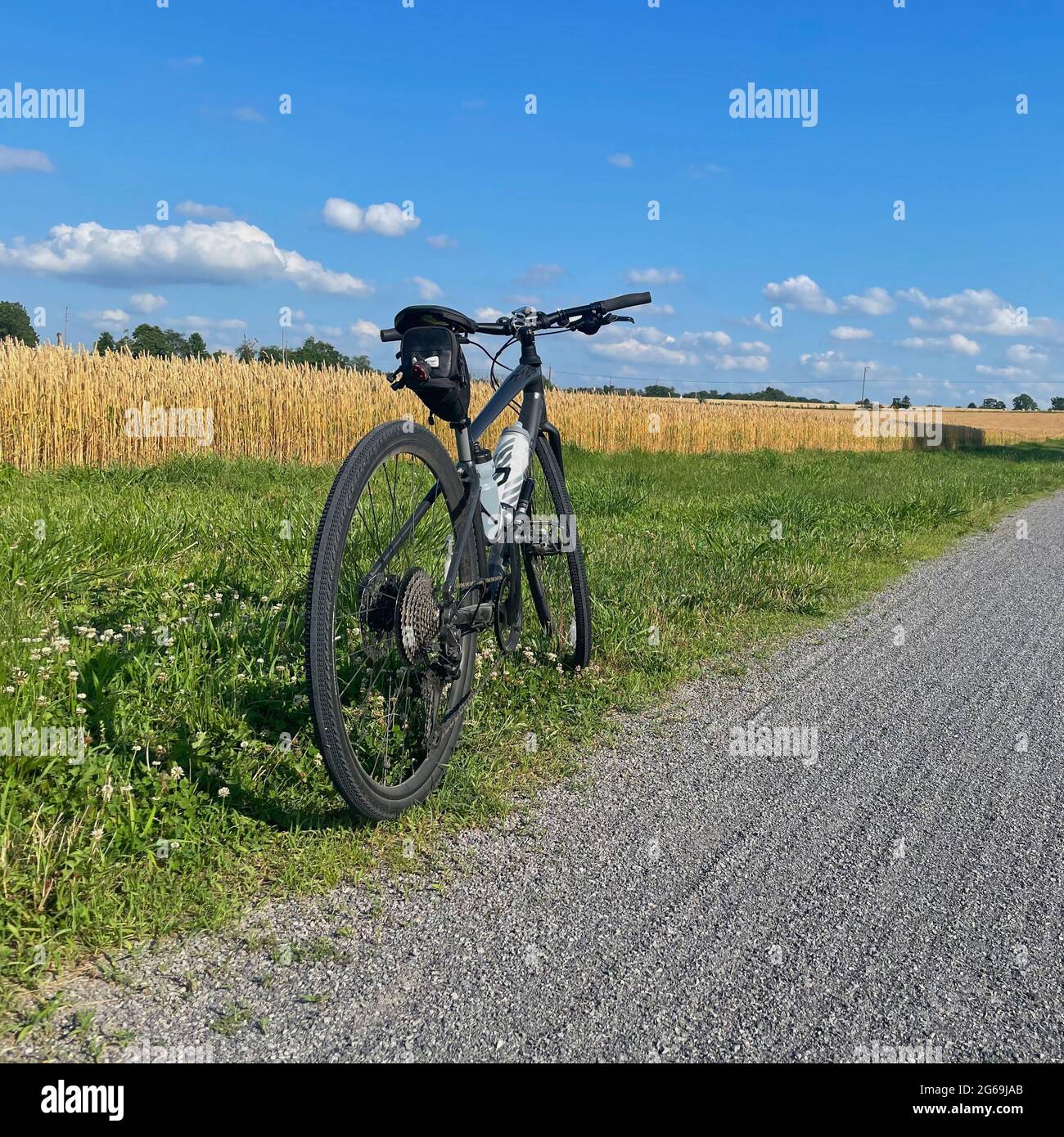 Gravel bike race hi-res stock photography and images - Alamy