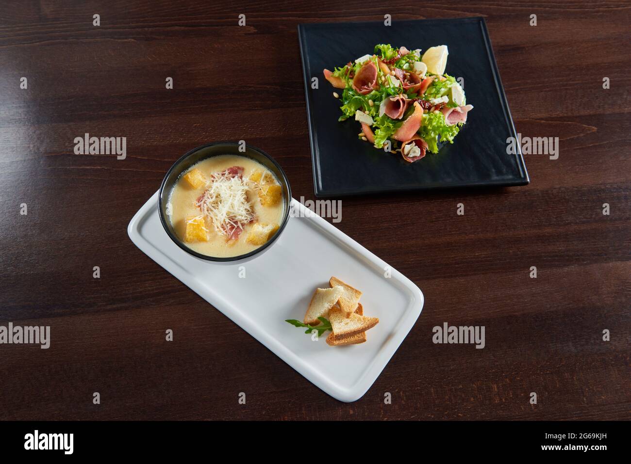 Full plates hi-res stock photography and images - Alamy