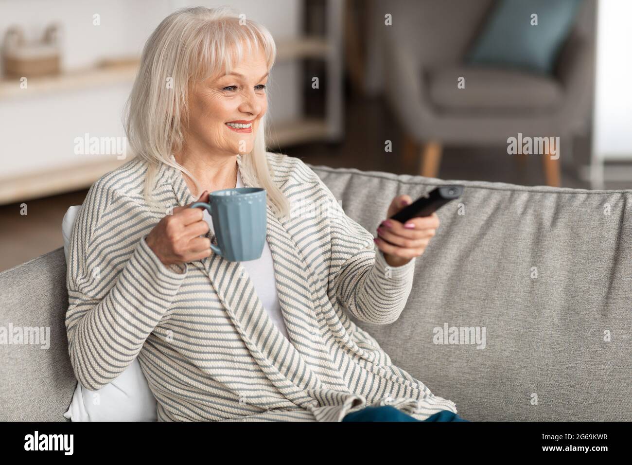Elderly lady watching tv hi-res stock photography and images - Alamy