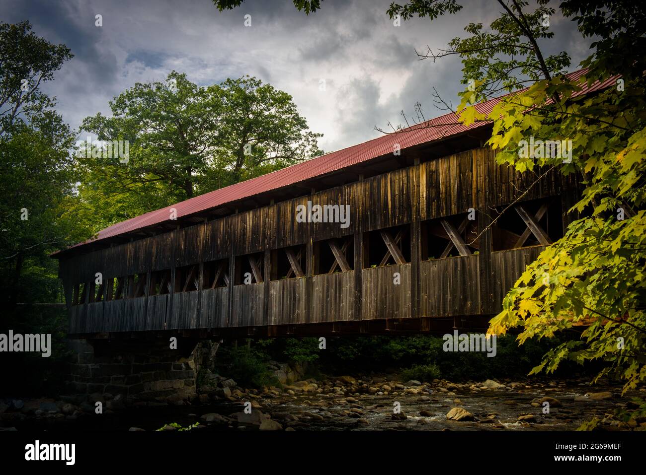 Covered bridge in white mountains hi-res stock photography and images ...