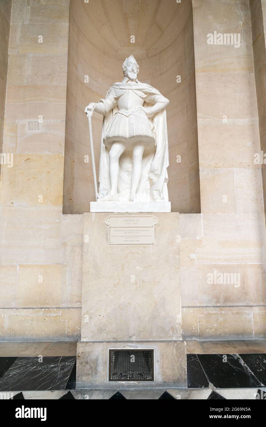 Henry IV statue at the Palace of Versailles in France Stock Photo - Alamy