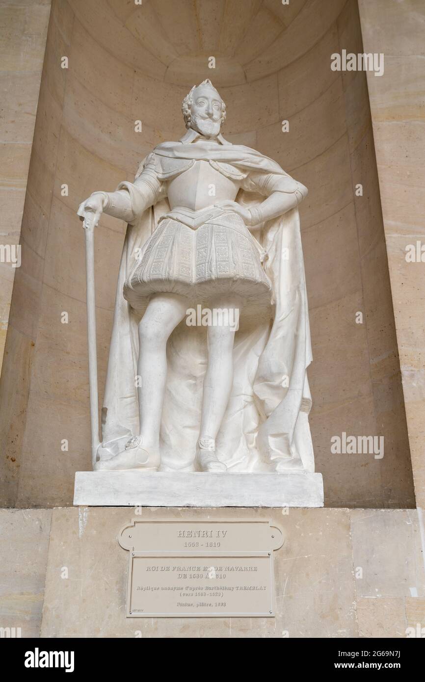 Henry IV statue at the Palace of Versailles in France Stock Photo - Alamy