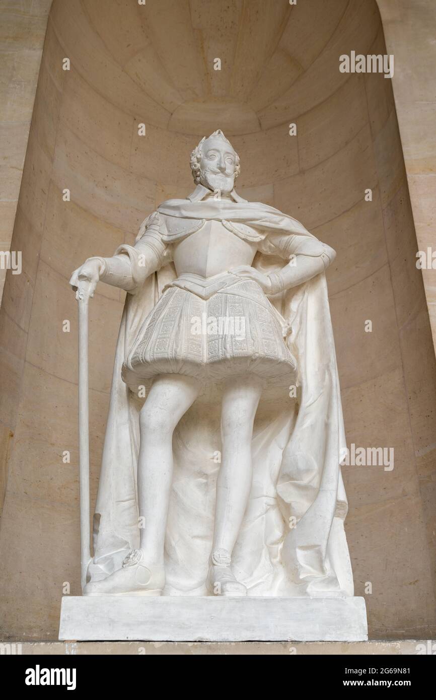 Henry IV statue at the Palace of Versailles in France Stock Photo - Alamy
